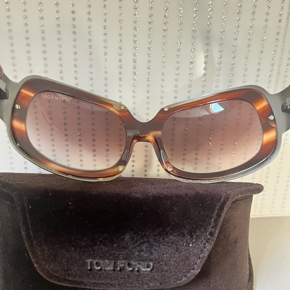 Tom Ford | Accessories | Tom Ford Lisa Tf28 Color R65 | Poshmark
